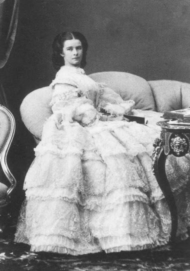 Rare Portrait Photos of Empress Elisabeth of Austria in the 19th ...