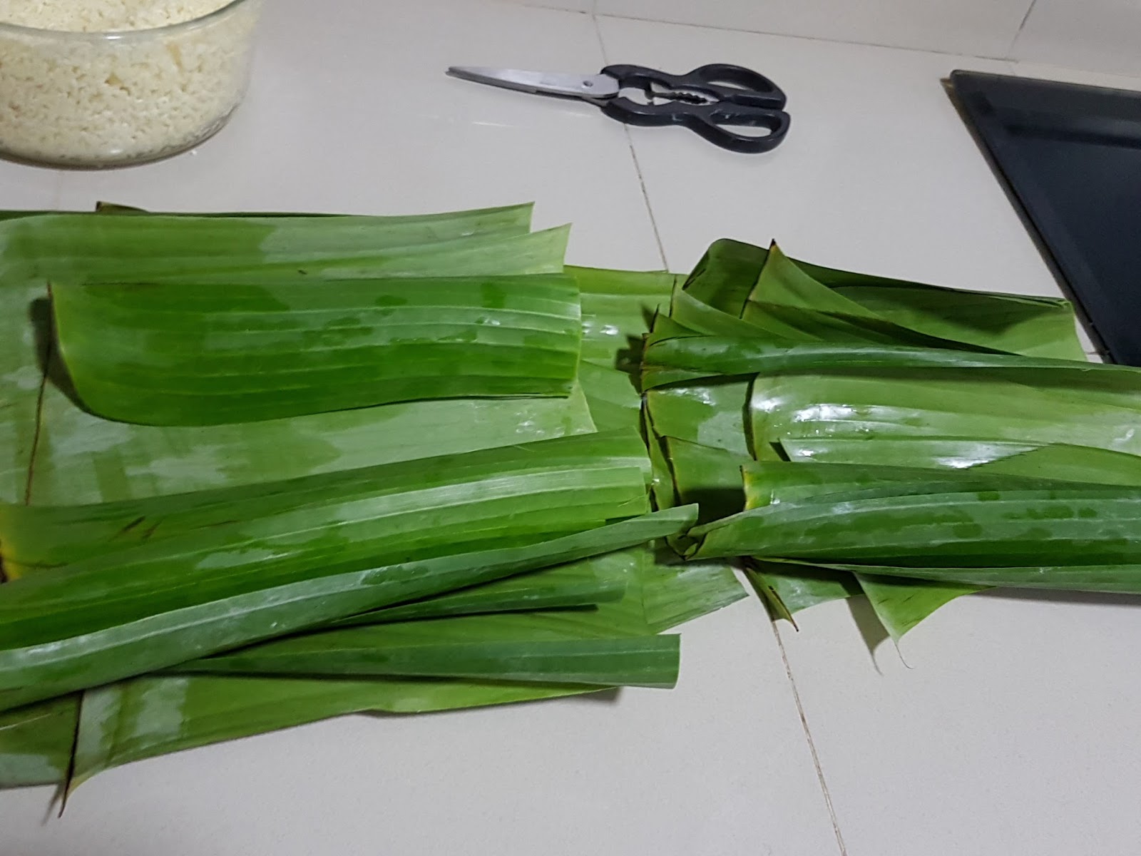 Suman sa Lihiya (Wrapped Glutinous Rice with Lye Water)