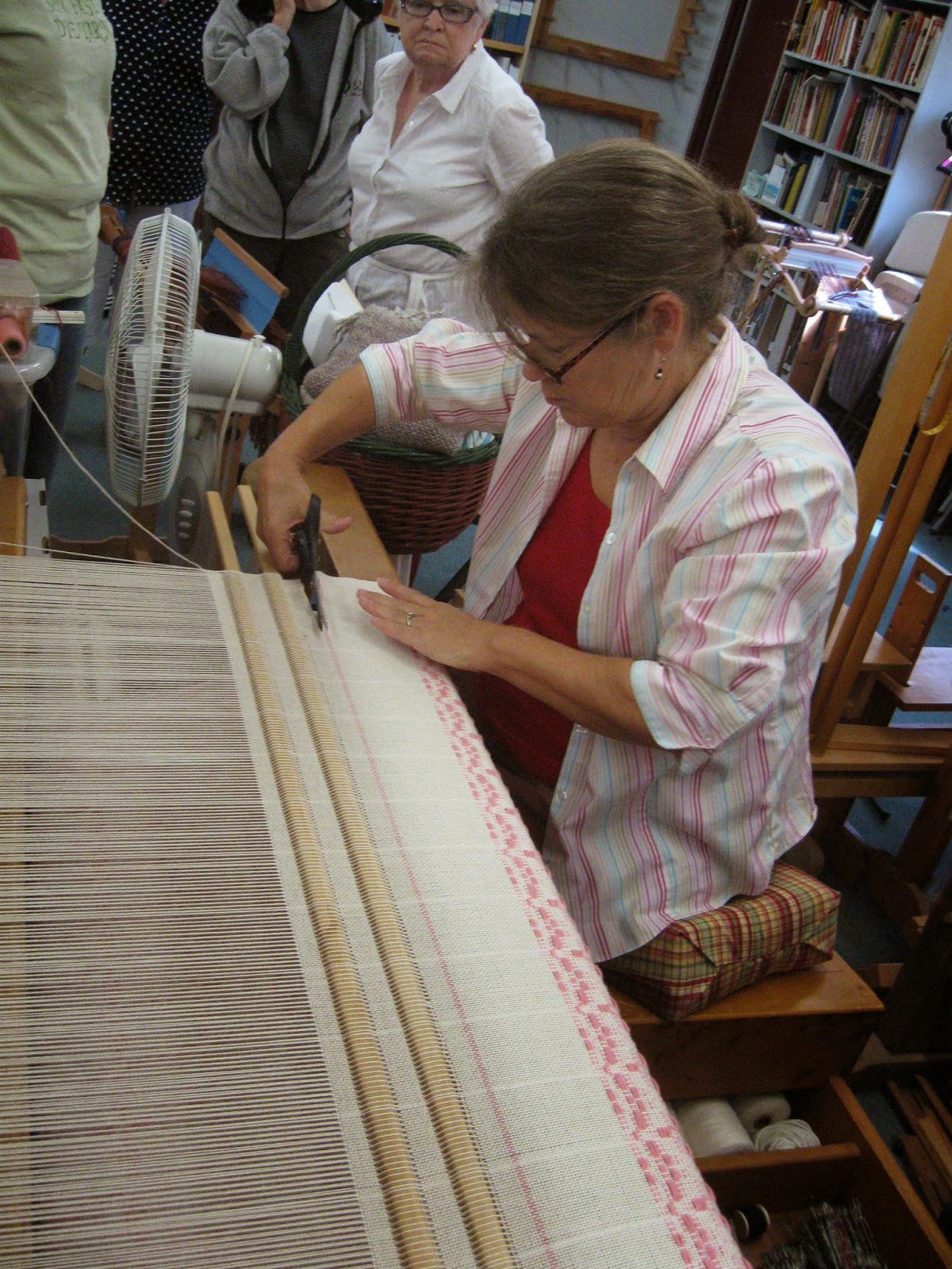 Loomy Tunes: What's Going On Here????