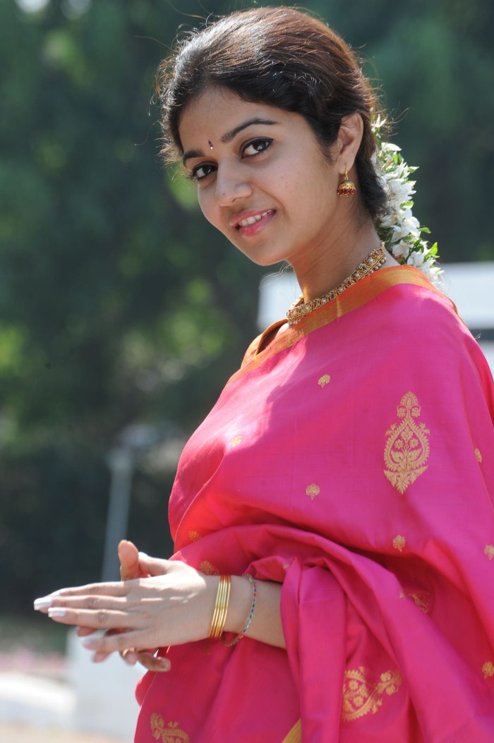 Swathi Saree Photos HQ ~ WELCOME RUYIR