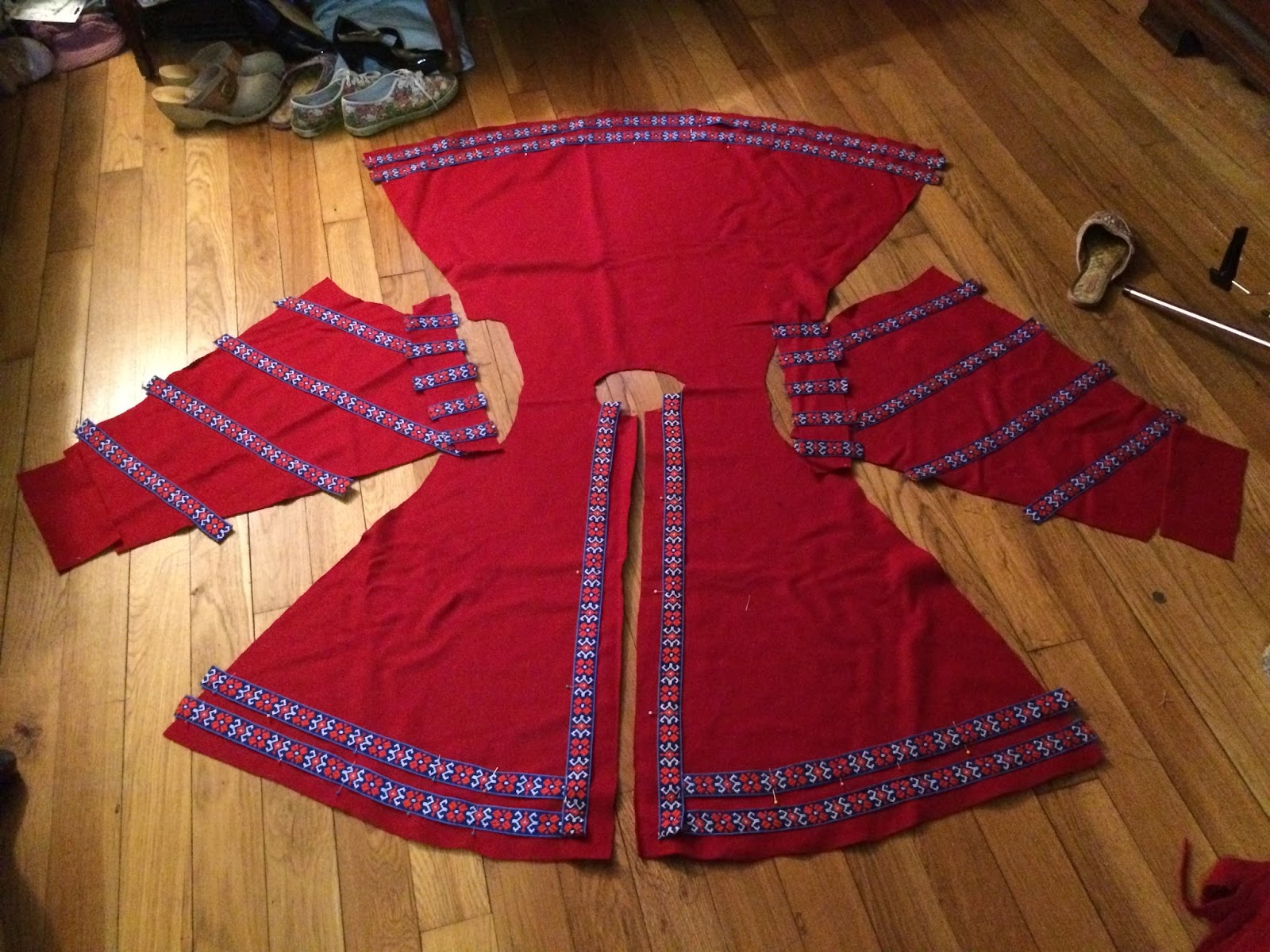 Isabella's Project Diary: Late 16th Century Dutch Cloak