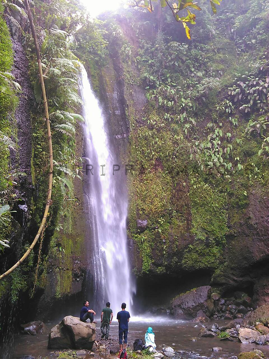 Selusur Curug Putih Di Cisayong Kabupaten Tasikmalaya