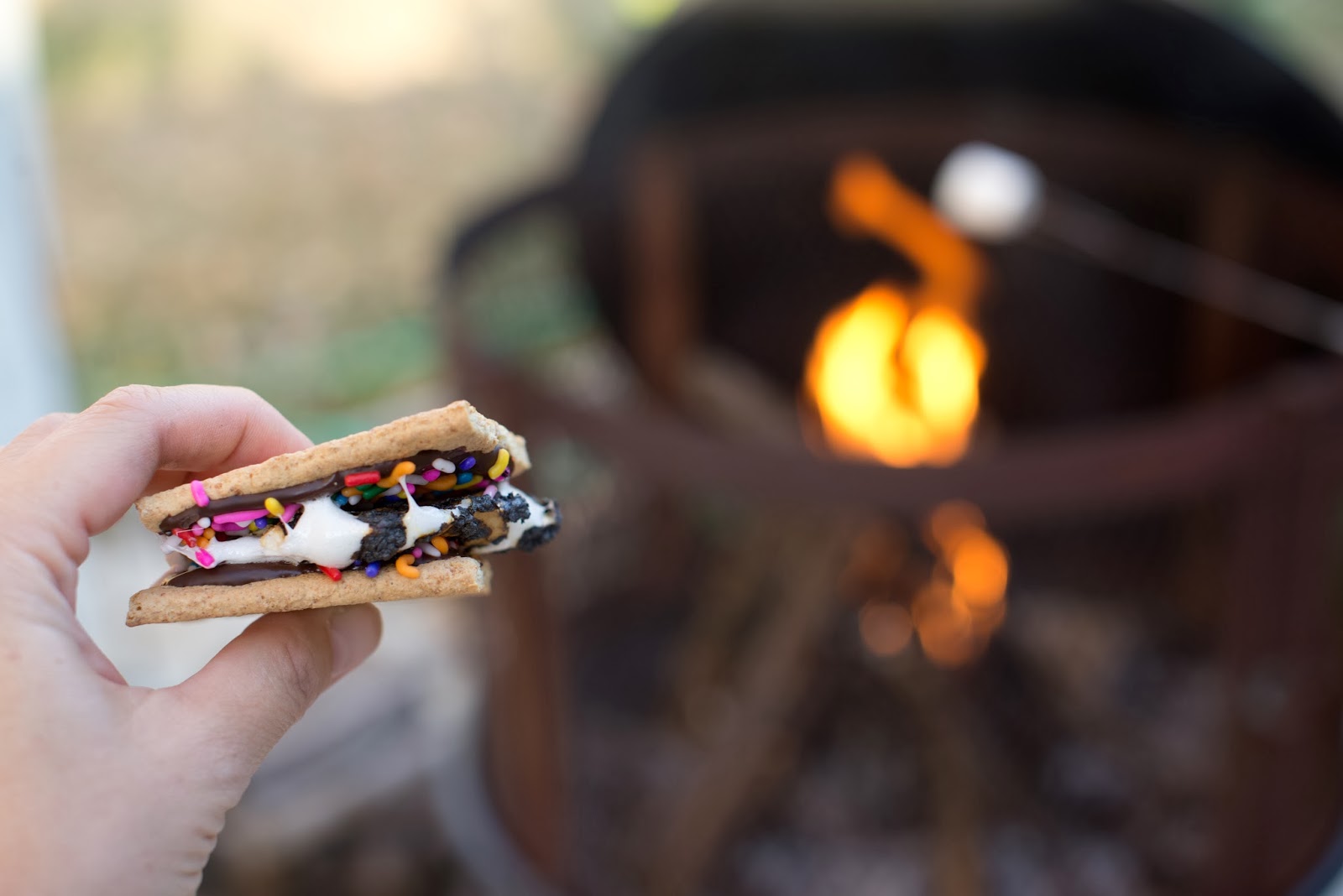 Domestic Fashionista: Backyard Pre-Chocolated Smores