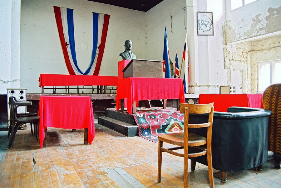 Simboli polpretekle zgodovine: JAJCE – Muzej 2. zasedanja AVNOJ-a (1 ...