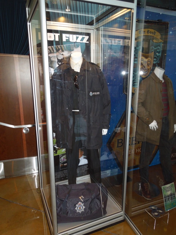 Hollywood Movie Costumes and Props: Original costumes from The World's ...
