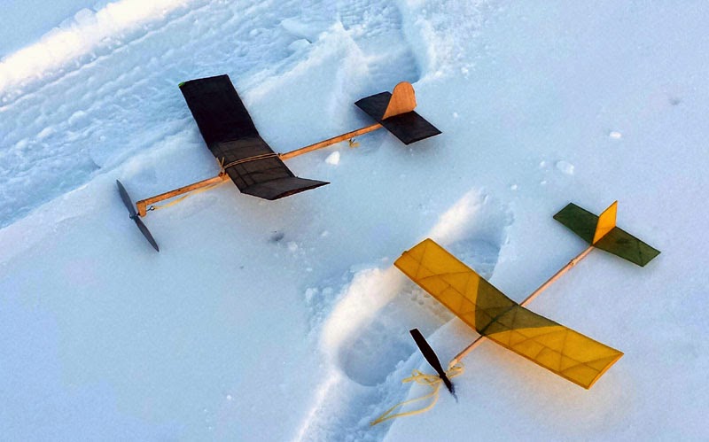 Scienceguyorg Ramblings: Flying Model Airplanes from Frozen Lake