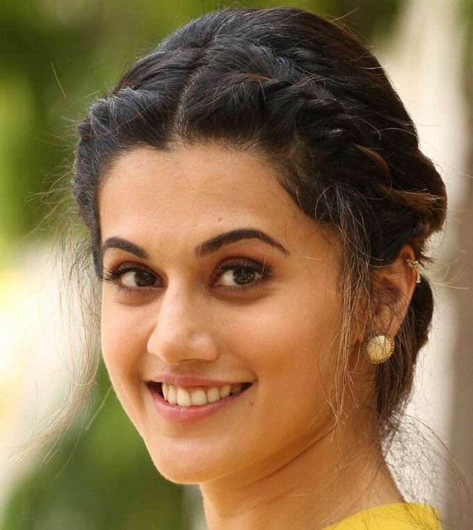 Indian TV Model Taapsee Pannu Beautiful Smiling Face Closeup - South ...