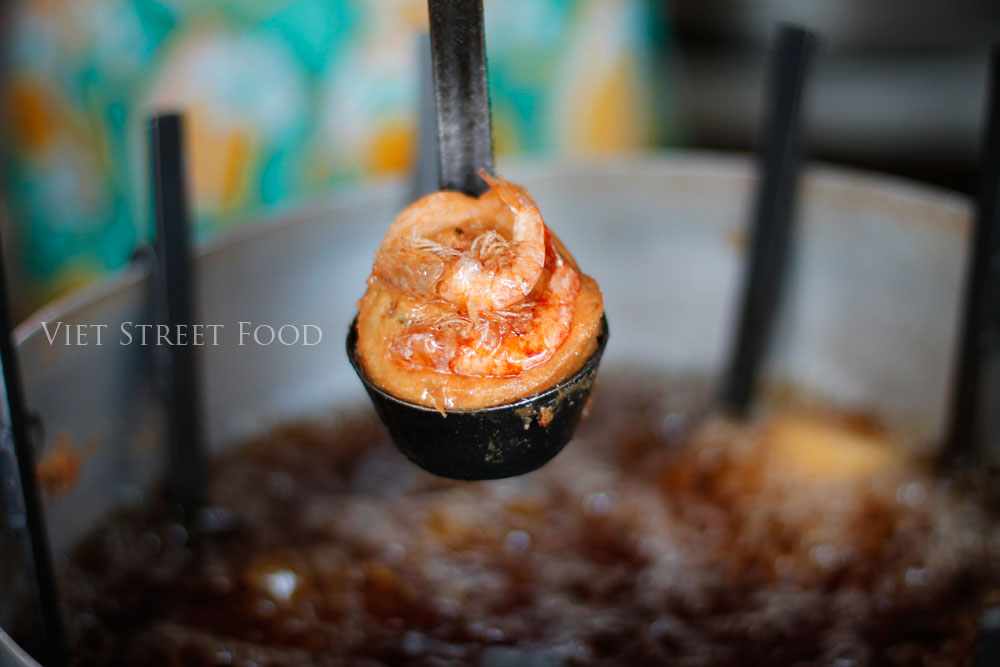 Viet Street Foods: Deep fried cake "Cóng" from Mekong Delta