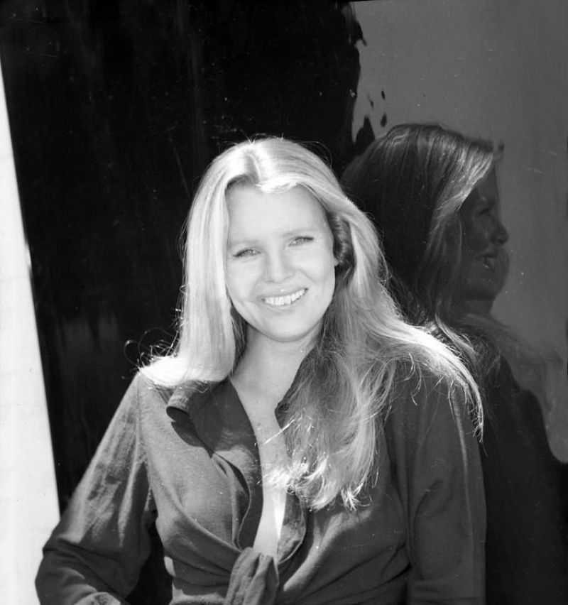 14 Beautiful Black and White Photos of Kim Basinger in 1977 ~ Vintage ...