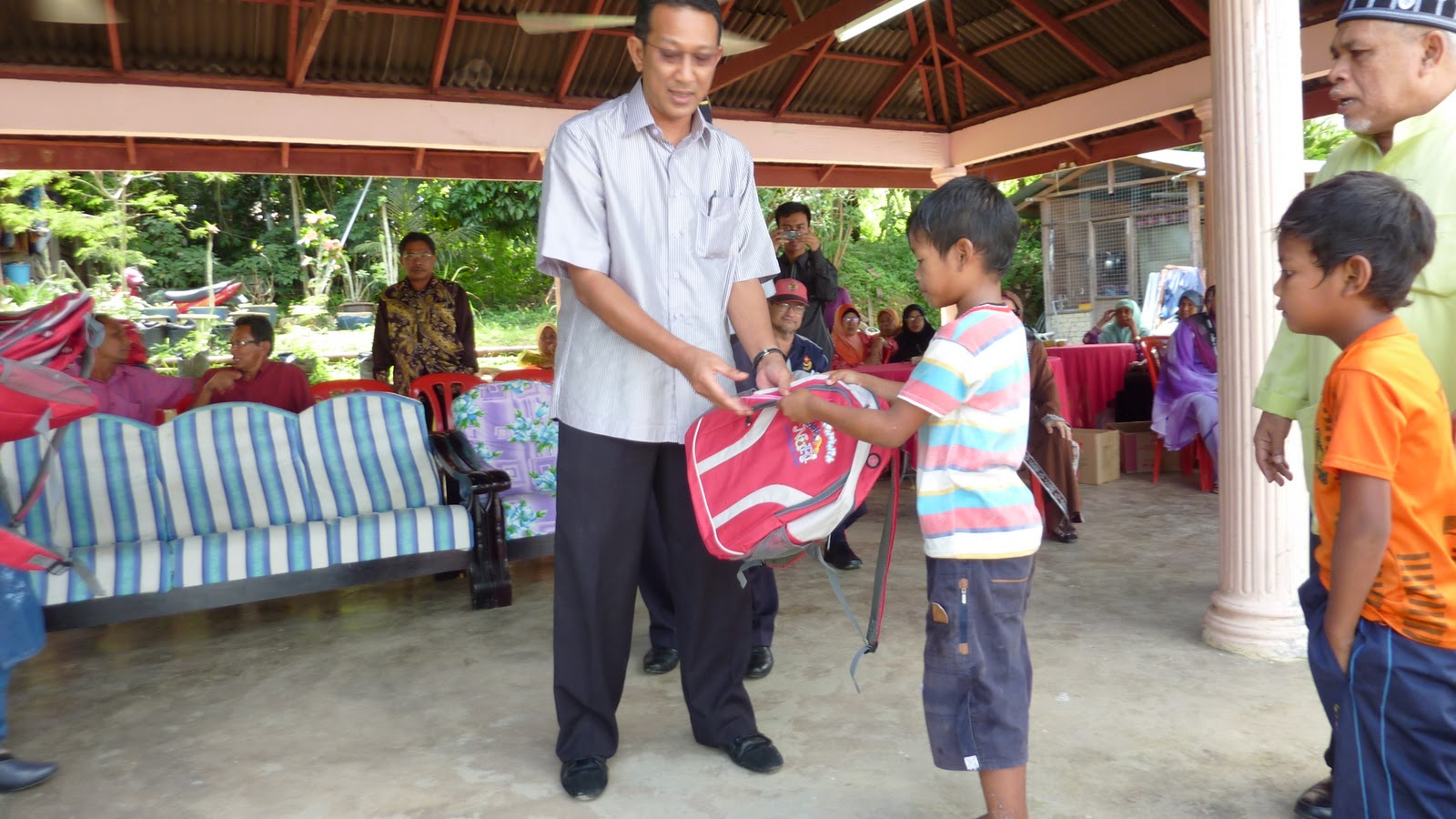 program anak yatim dan saudara baru di raub