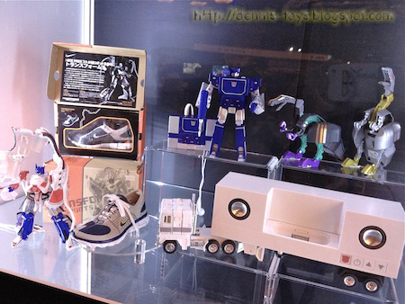 Dennis-Toys: Alternative Transformers Toys @ Cybertron Con Singapore 2012
