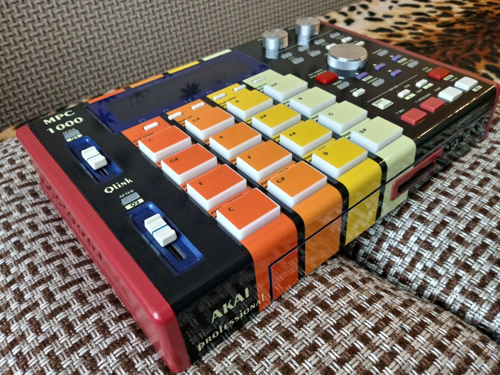 MATRIXSYNTH: Roland TR-808 VINYL SKIN for the Akai MPC 1000