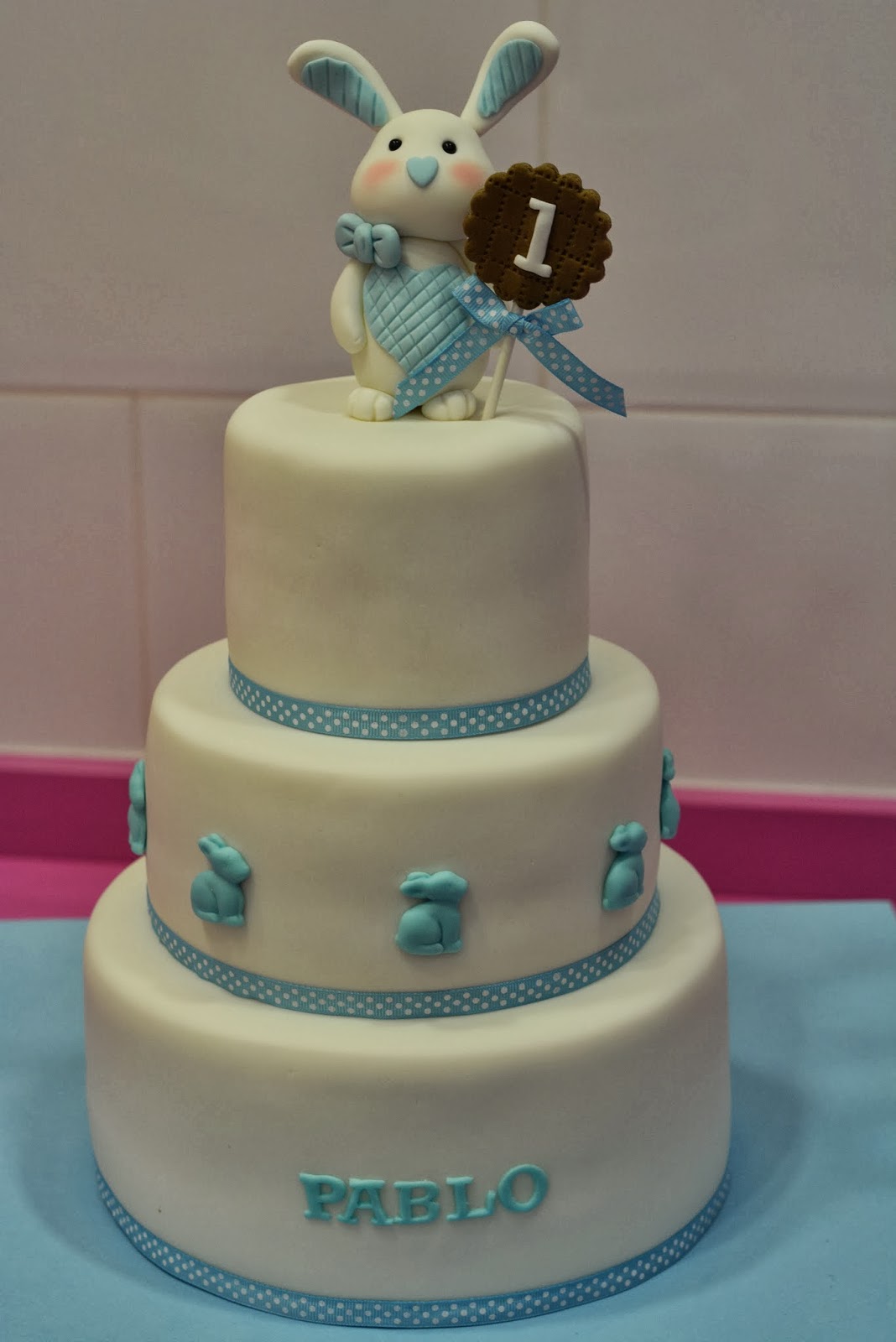 Medusa's Cakes: TARTA PARA BEBE AZUL