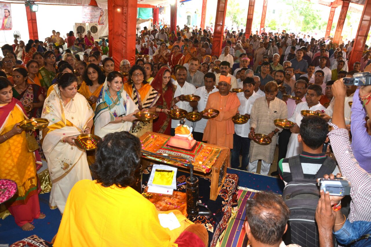 VYO: Video and Pictures of Historical Akhand Ashtakshar Jaap For Six Hours!