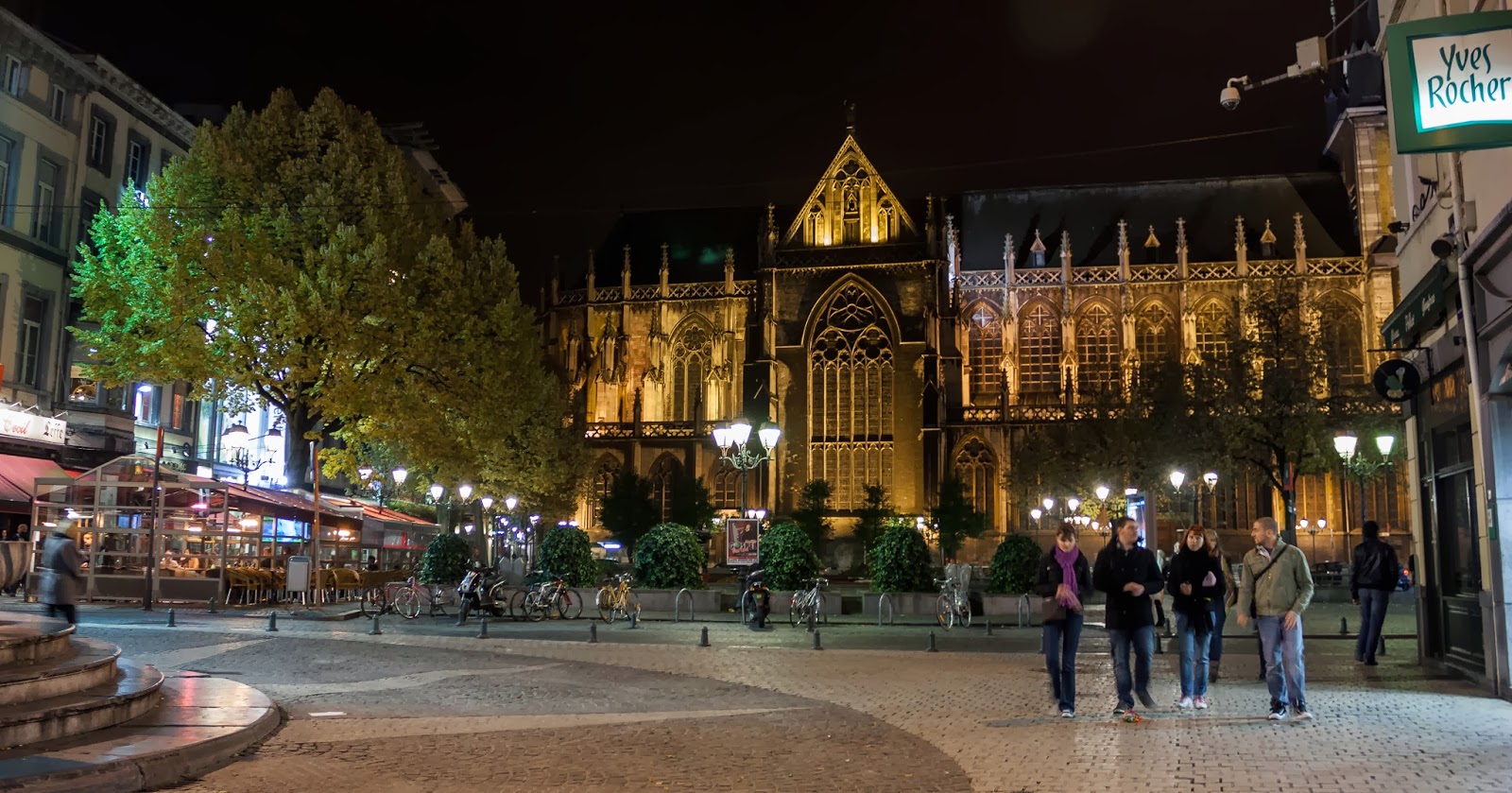 la ville de liege et ses quartiers: Place Cathédrale