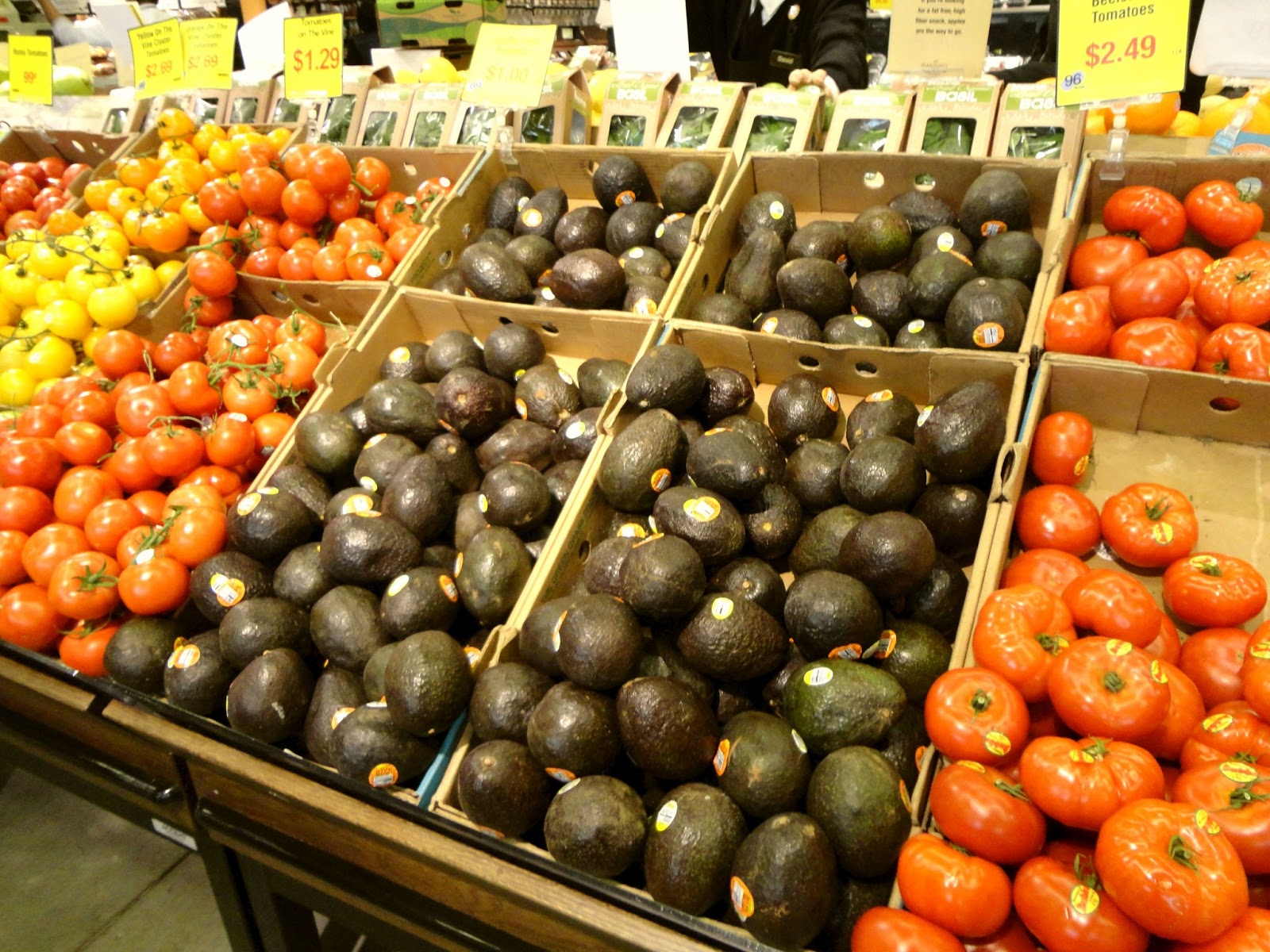 Shredded Beef Mole Pasilla with Guacamole for Cinco De Mayo - Rosie ...