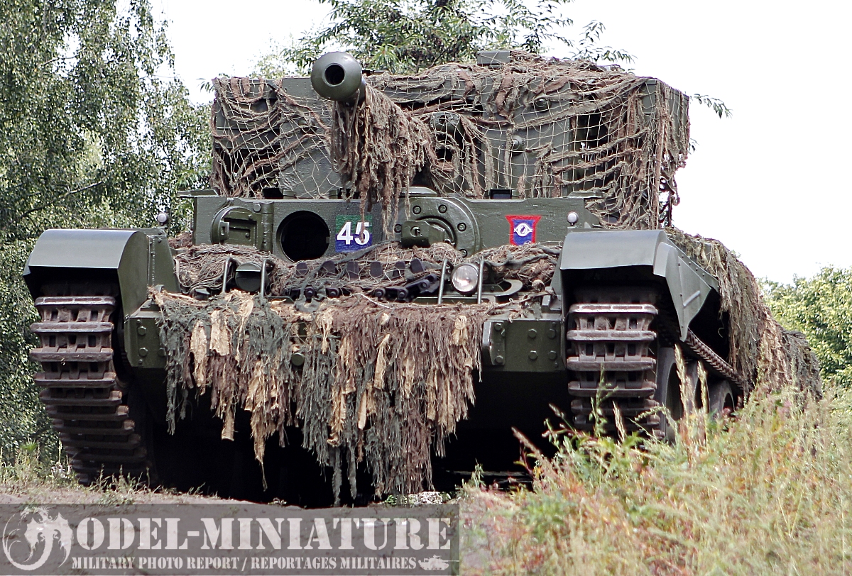 Military Photo Report: Tanks in town / Mons 2013