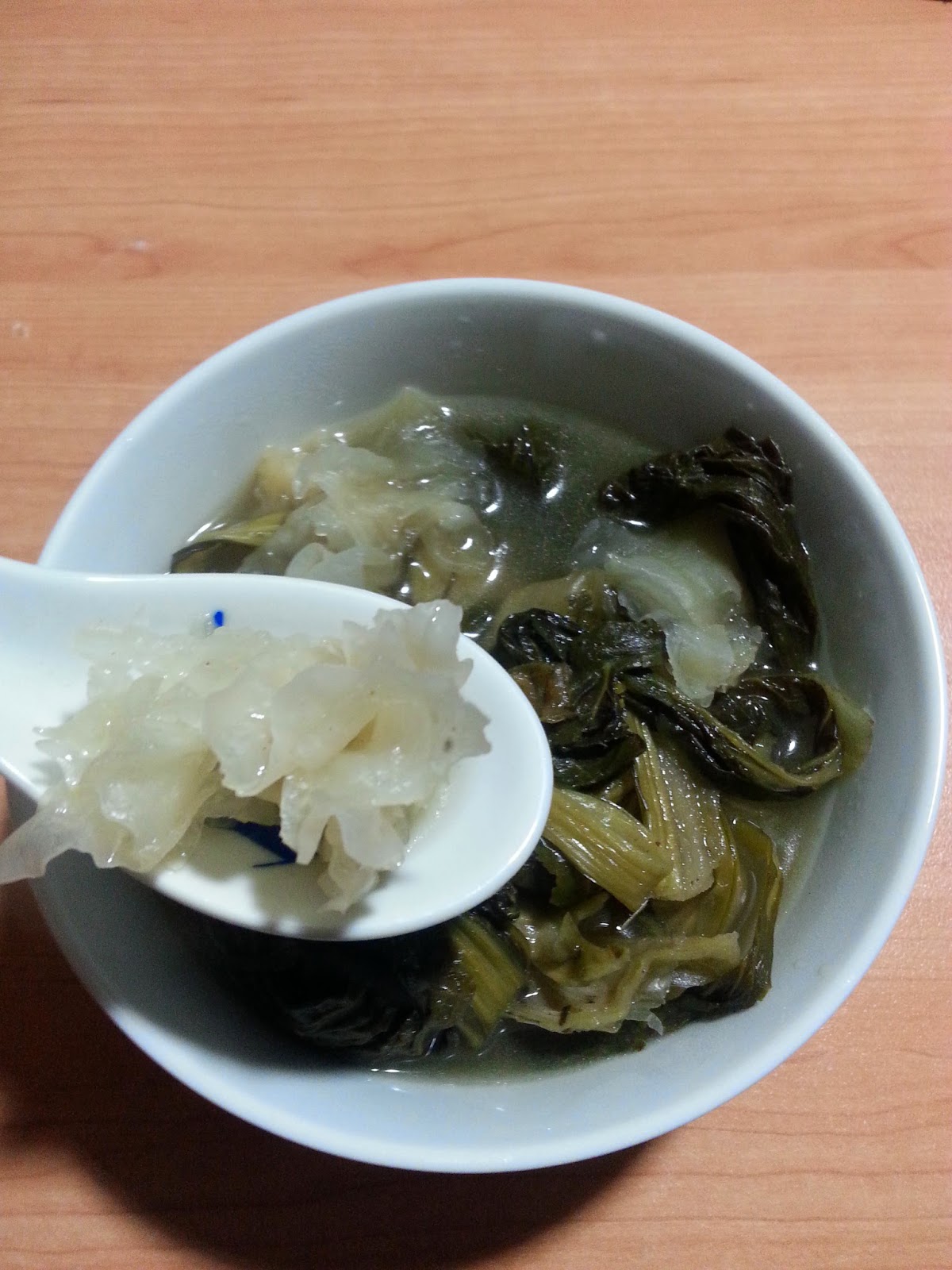 Snow Fungus with Dehydrated Cole Soup