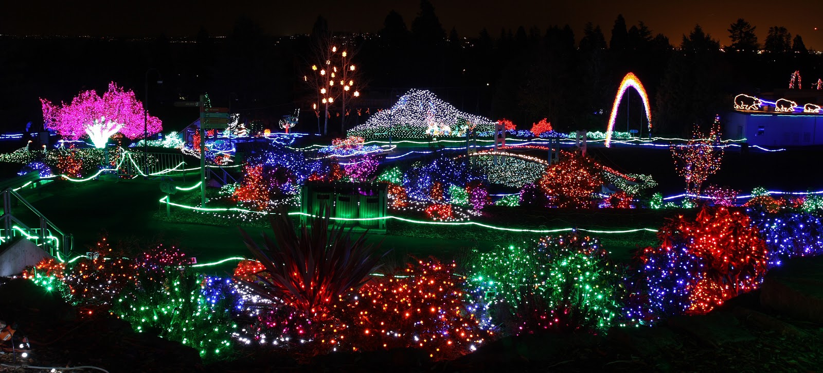 Redefining the Face Of Beauty : 10 BEAUTIFUL CHRISTMAS TOWNS IN AMERICA!