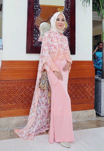 10 Model Kebaya Batik Untuk Pesta Cantik Elegan 2020