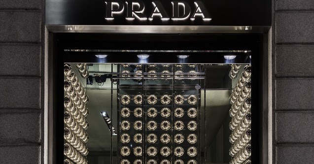 mylifestylenews: PRADA 2016 Christmas Window Display