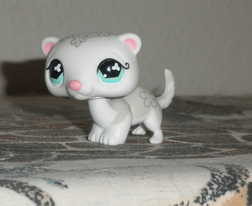 Collectomania: LPS Ferrets