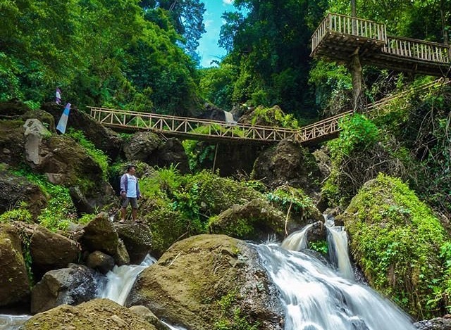 Pesona Indah Curug Pelangi Tersono Batang