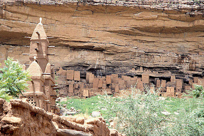Bandiagara Plateau Mali Also Known As Land Of The Dogons - Shock Top Girl