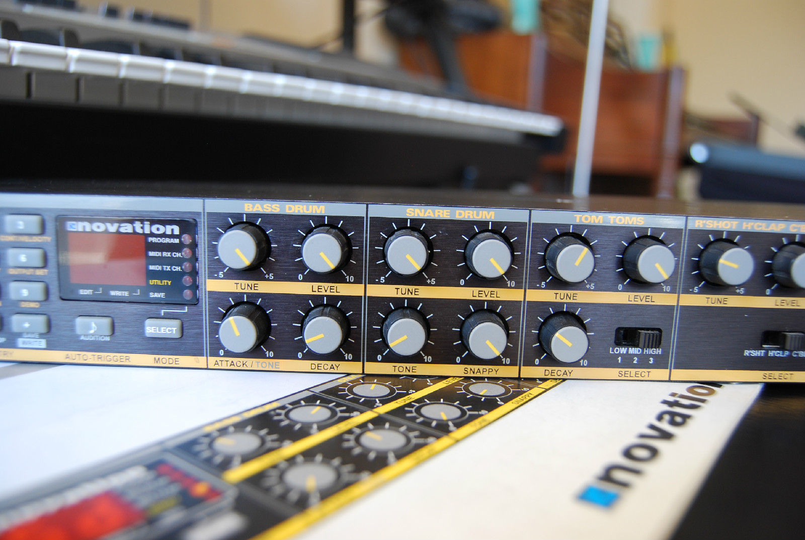 MATRIXSYNTH: Novation Drumstation Rack synthesizer with Roland TR-808 ...