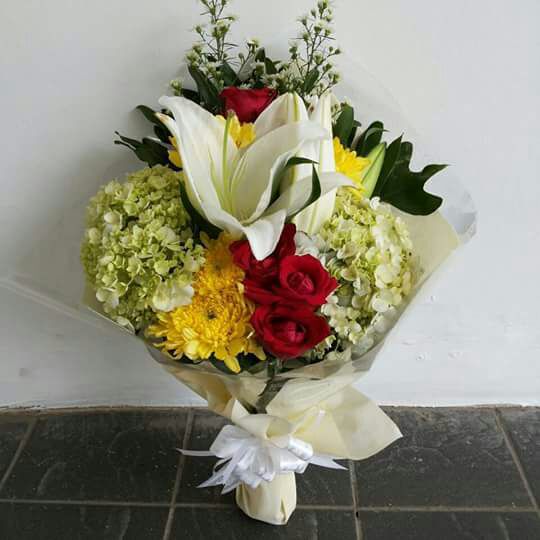 BUKET WISUDA / BUNGA WISUDA / BUNGA KADO - FRESHCUT FLOWERS