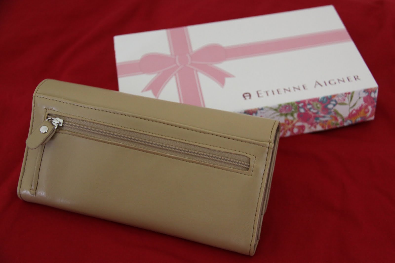 women2u.beautique: Etienne Aigner: Trifold Women Checkbook Wallet- Leather