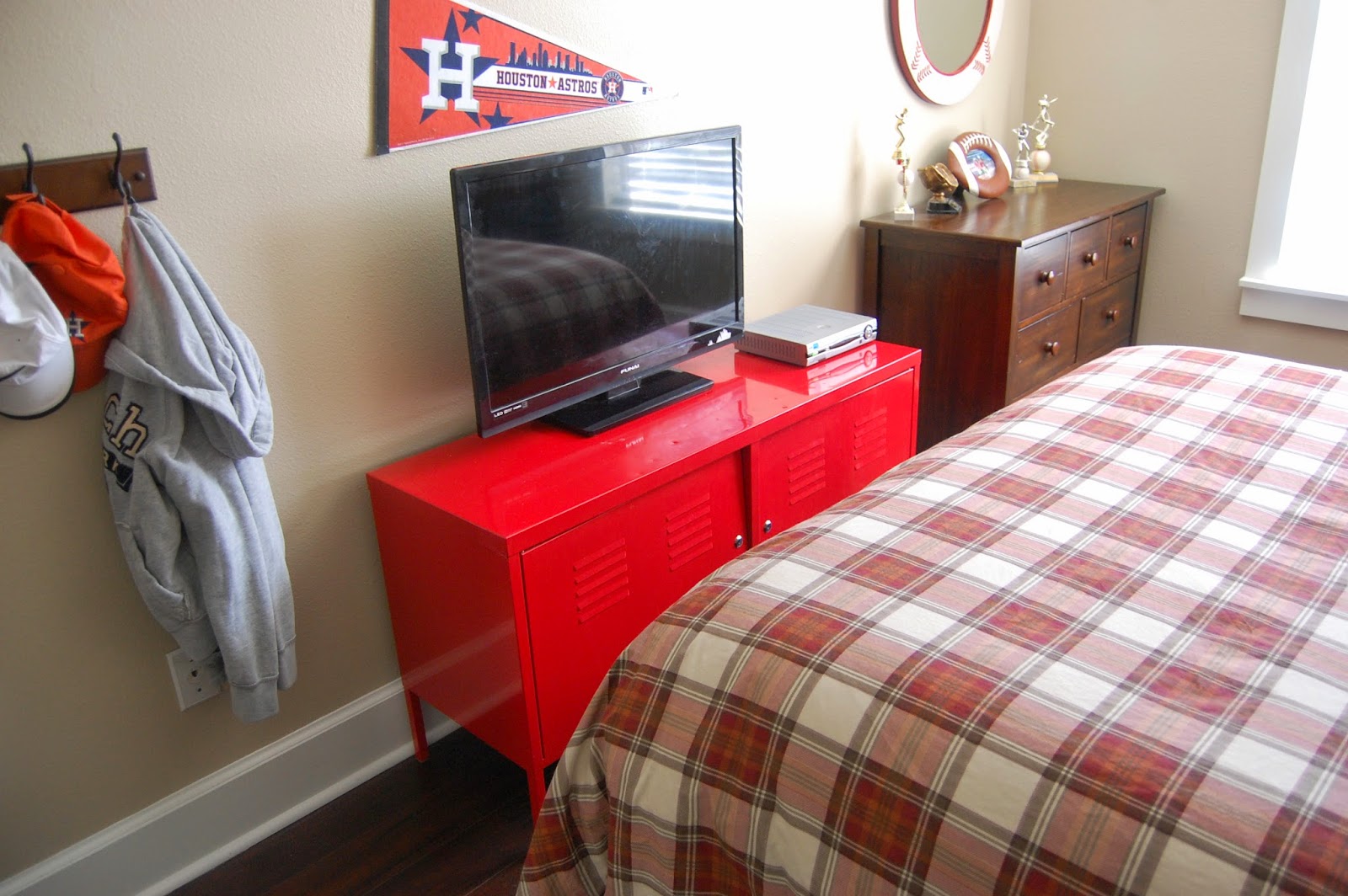 Classic Style Home: Boys Varsity Room Reveal