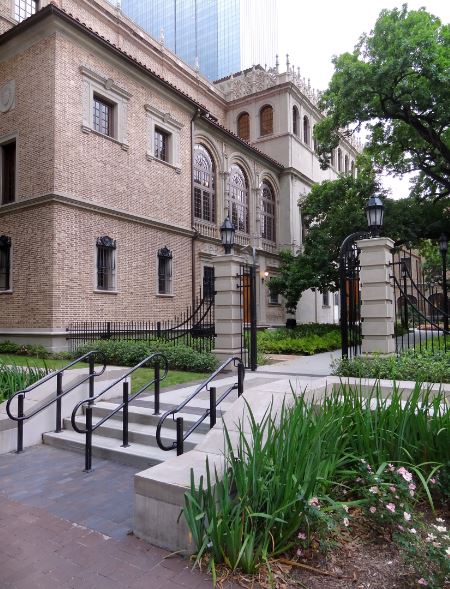 Houston in Pics: Houston Metropolitan Research Center at Julia Ideson L