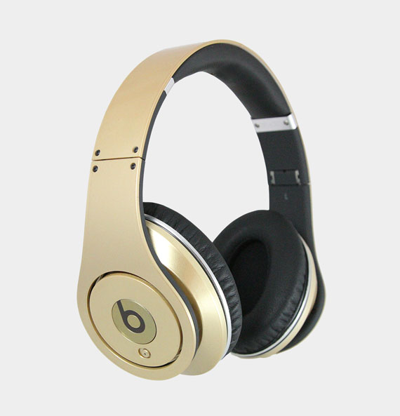 THREADING FASHION DAILY: BEATS BY DRE GOLD EDITION