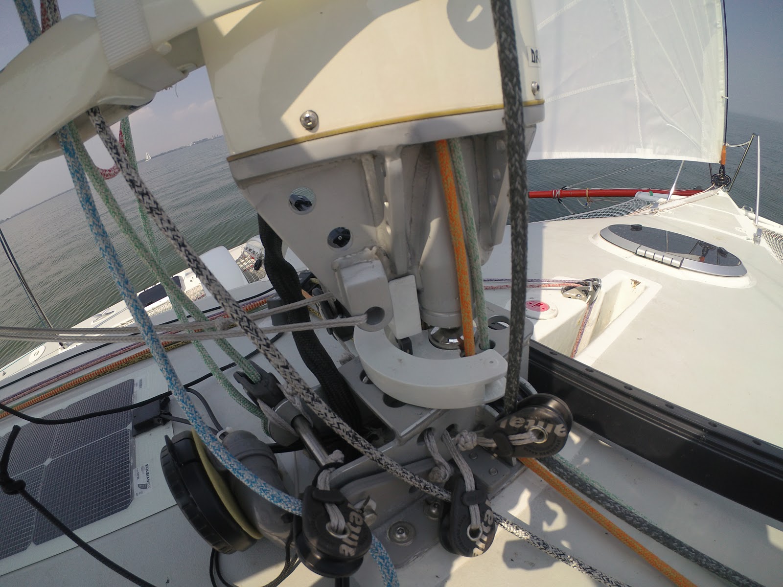 F32R(s;-) Thriller: rotating mast windsensor