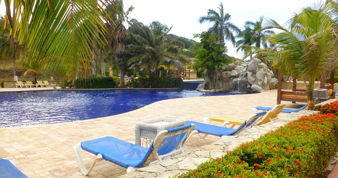 Rafiki, Loud en Marlène: Parrot Tree Resort, Roatan Honduras