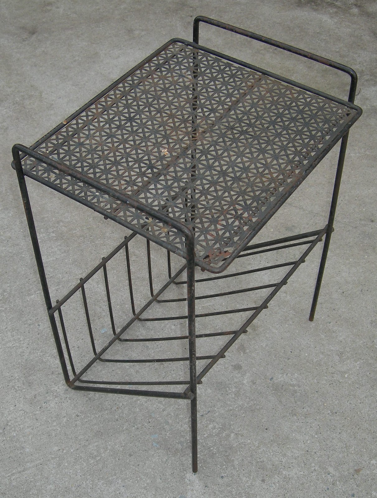 A to Z with Dee: Mid-Century Mod Metal Mesh Magazine Table