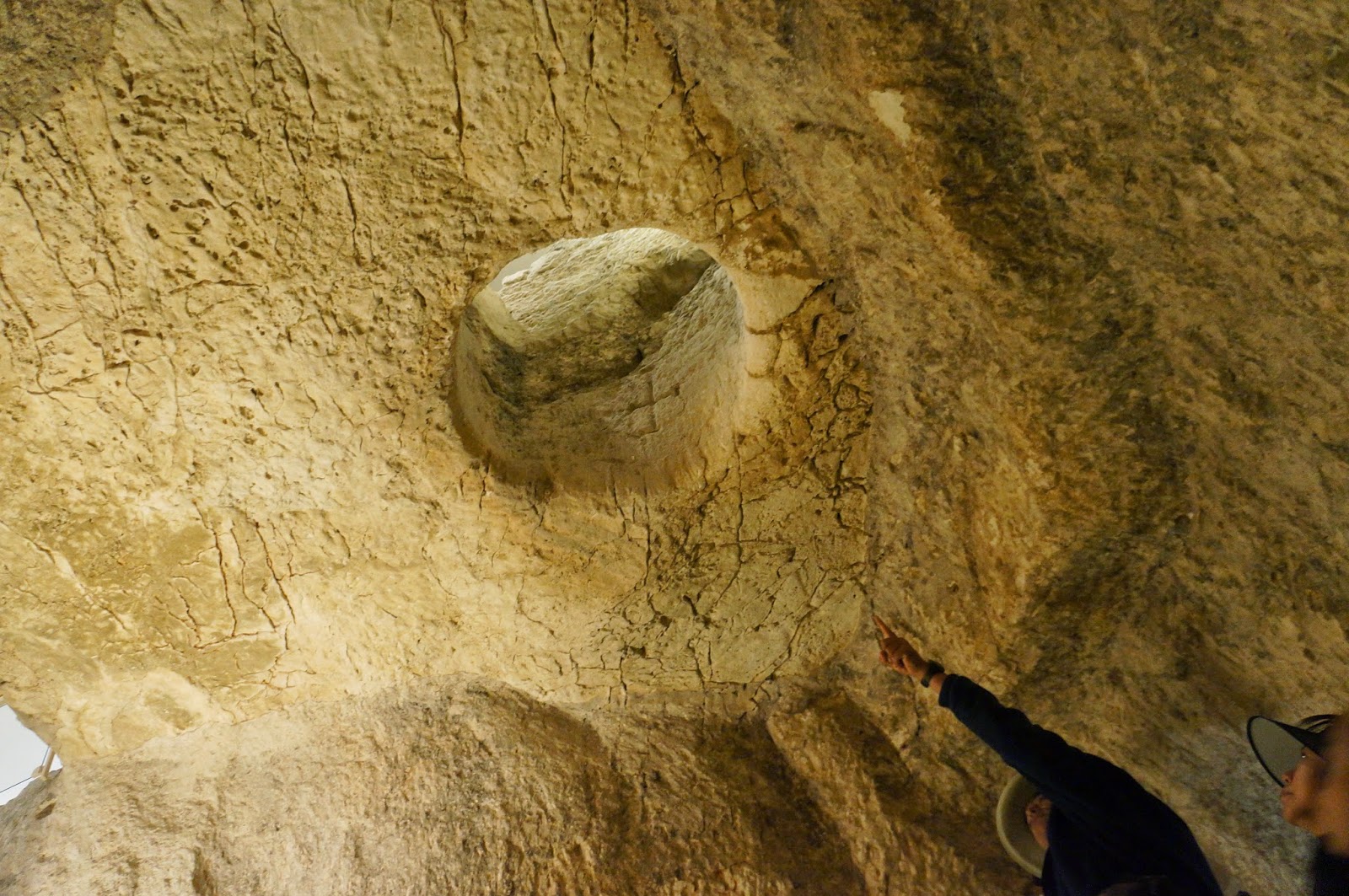 Dots N Space: Day 8 : Sacred Pit (Jesus' Detention Room)