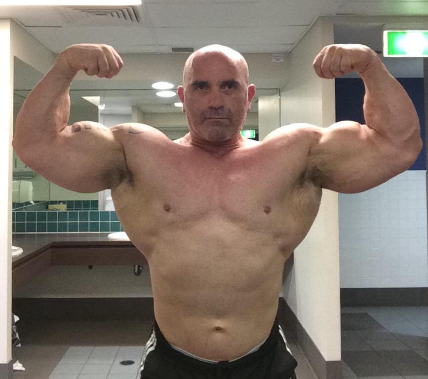 Muscle Lover: Muscle daddy Mike Debenham from New Zealand