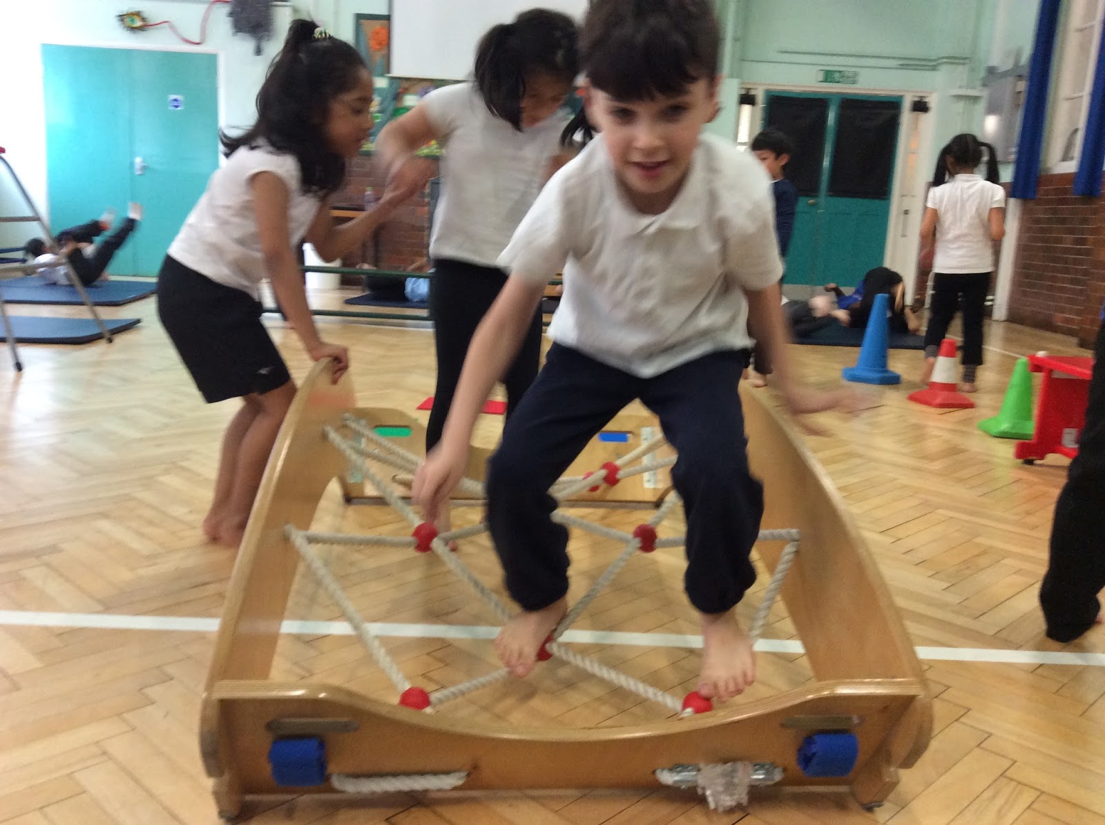 Bannockburn Primary: Year 2 - Gymnastic obstacle course with Sycamore Class