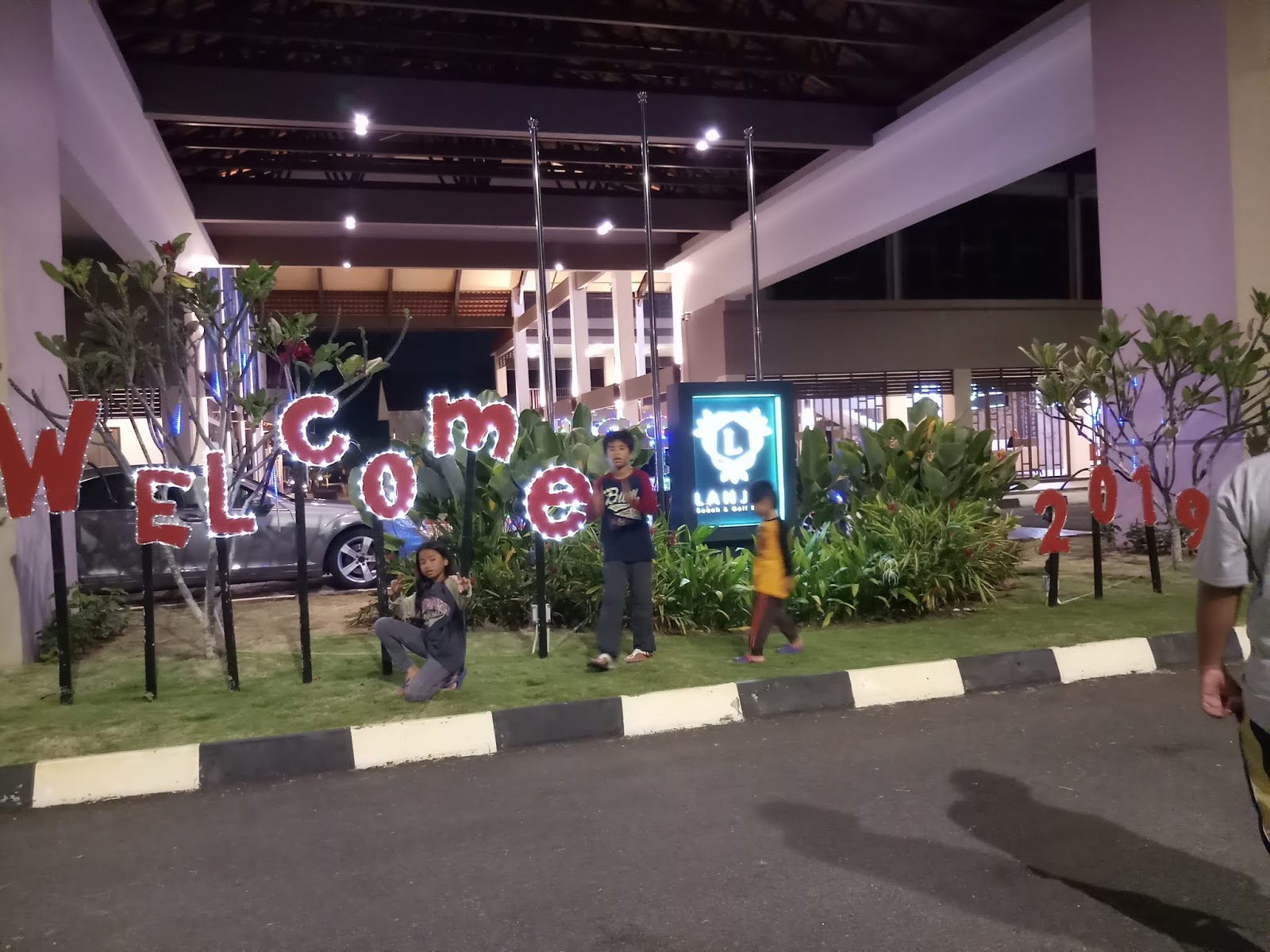 Cik Bunga a.k.a ciktim: Berteman Bayu Laut Di Lanjut Beach & Golf ...