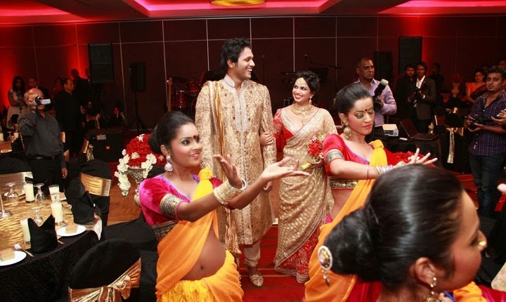 Roshan Ranawana Homecoming Photos | Sri Lanka Hot Picture Gallery.
