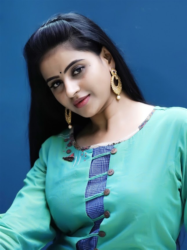 Naveena Reddy - Mukyamantri Garu Meeru Maaticcharu movie actress ...