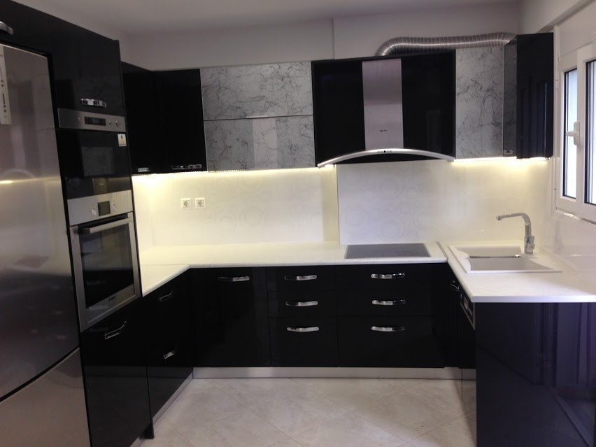anba cucine επιπλα κουζινας laca μαυρη με περλες με βιτρινες αλουμινιου ...