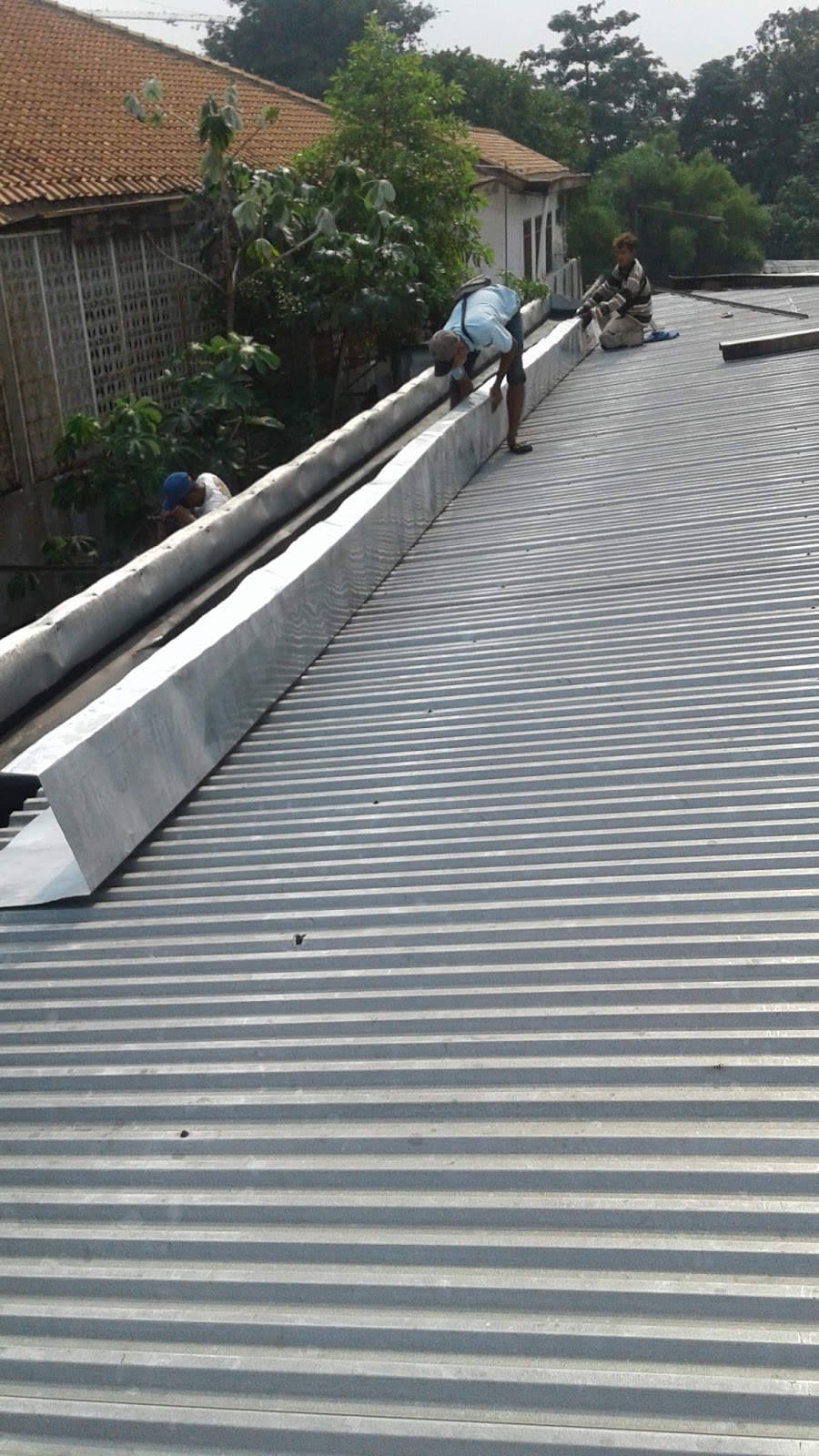 AHLI ATAP BOCOR: TUKANG RENOVASI ATAP GUDANG BOCOR