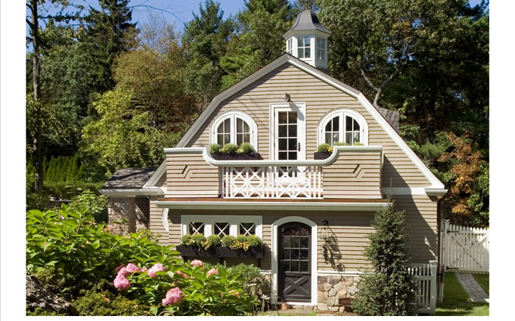HOLLYWOOD CAPE COD: Gambrel roof lines