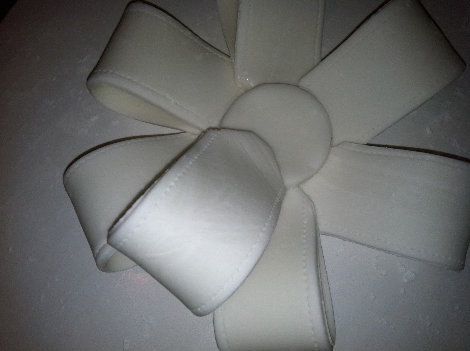 The Iced Queen: Loopy Fondant Bow