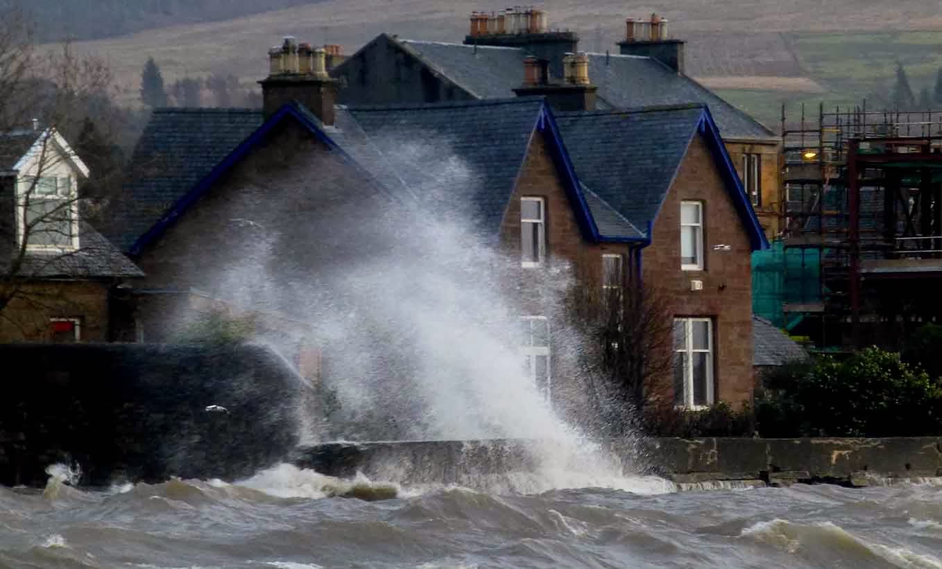 Alex and Bob`s Blue Sky Scotland: Recent Storms at Helensburgh, Rhu and ...