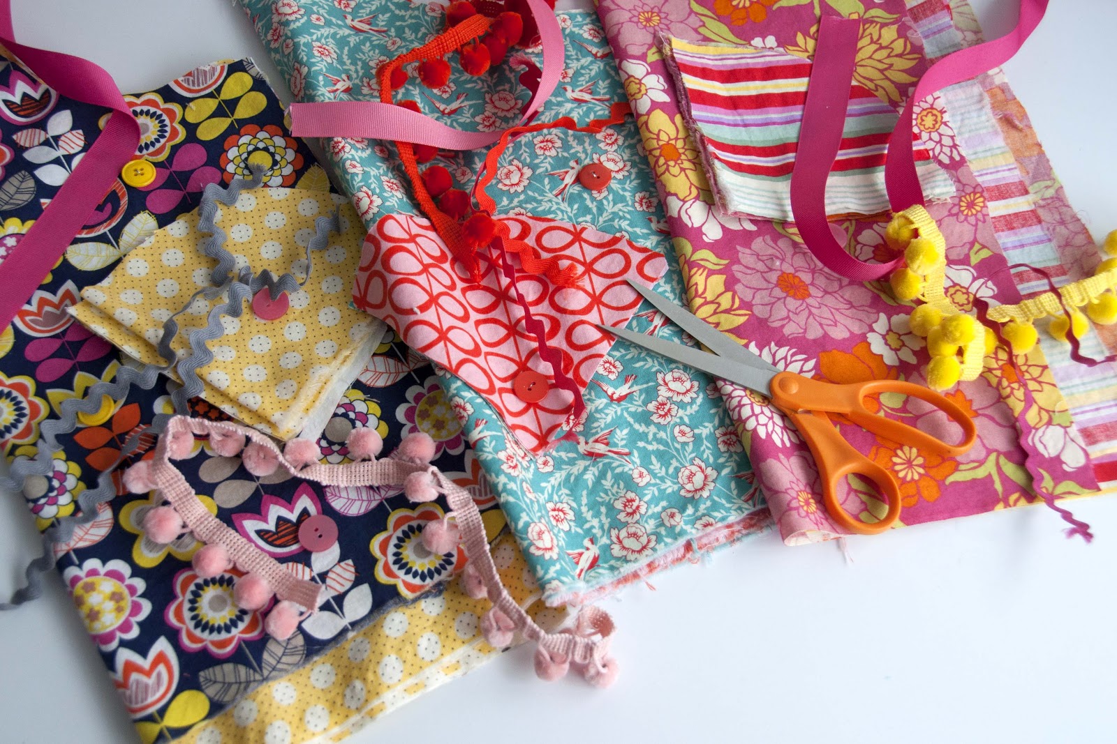 Aesthetic Nest: Sewing: Child's Reversible Fat Quarter Apron (Tutorial ...