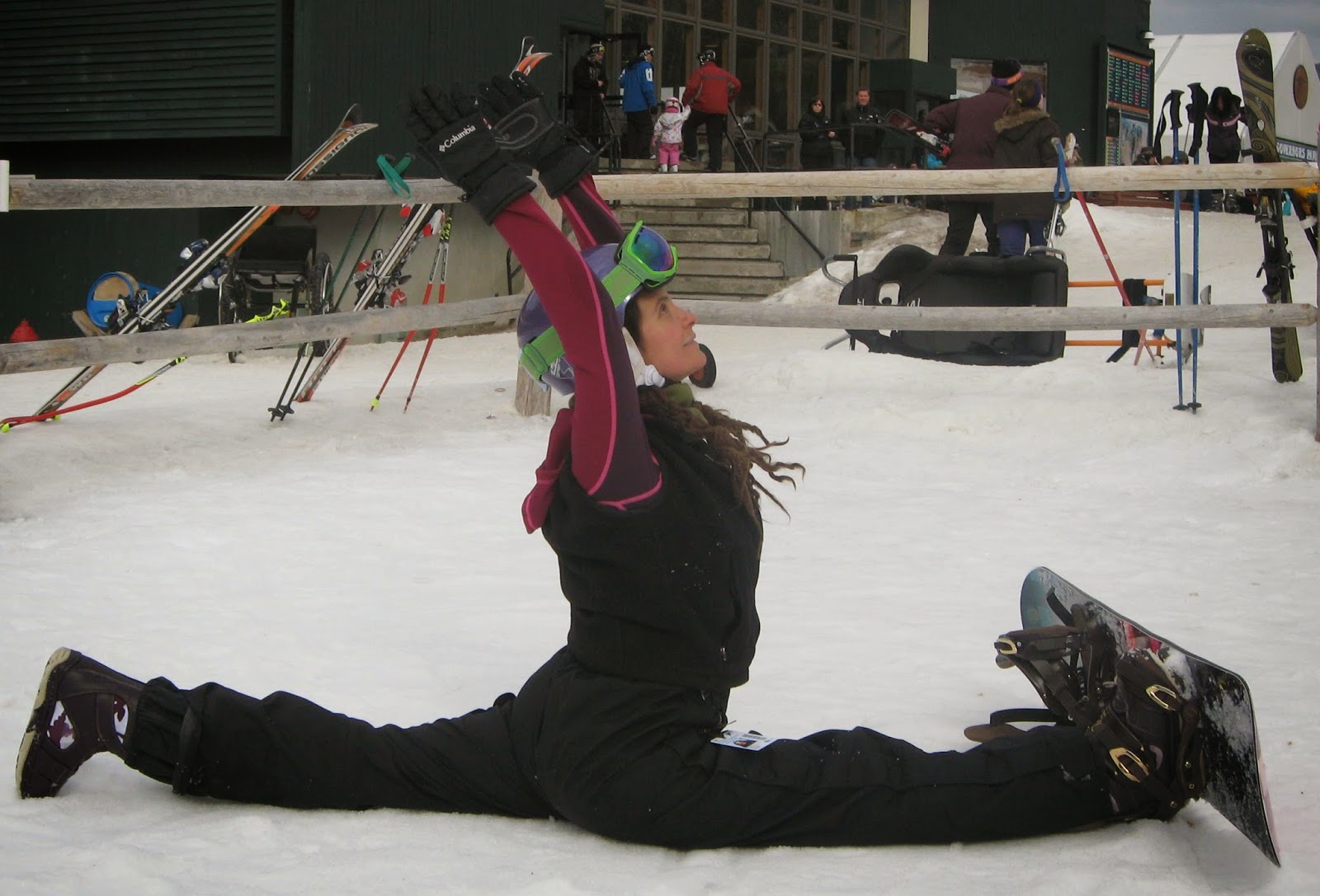 Freaky trend of the week: Snowboard-Yoga | illicit Blag